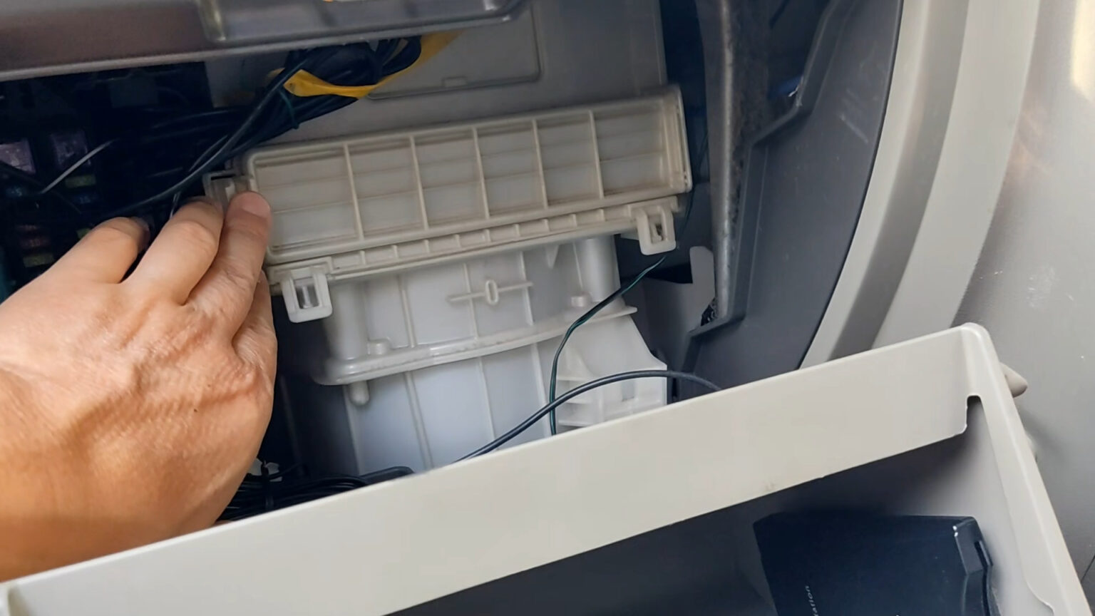 タント （DBA-L375S） エアコンフィルター交換の方法 - Picoli Blog｜ピコリブログ