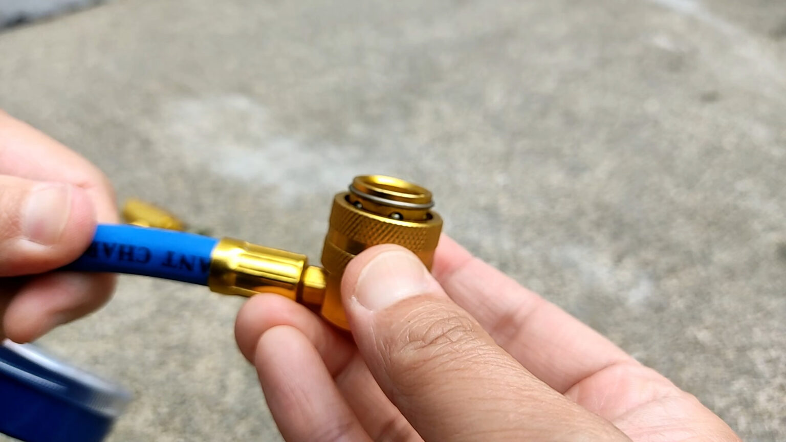 タント （DBA-L375S） エアコンガスと添加剤の補充方法 - Picoli Blog｜ピコリブログ