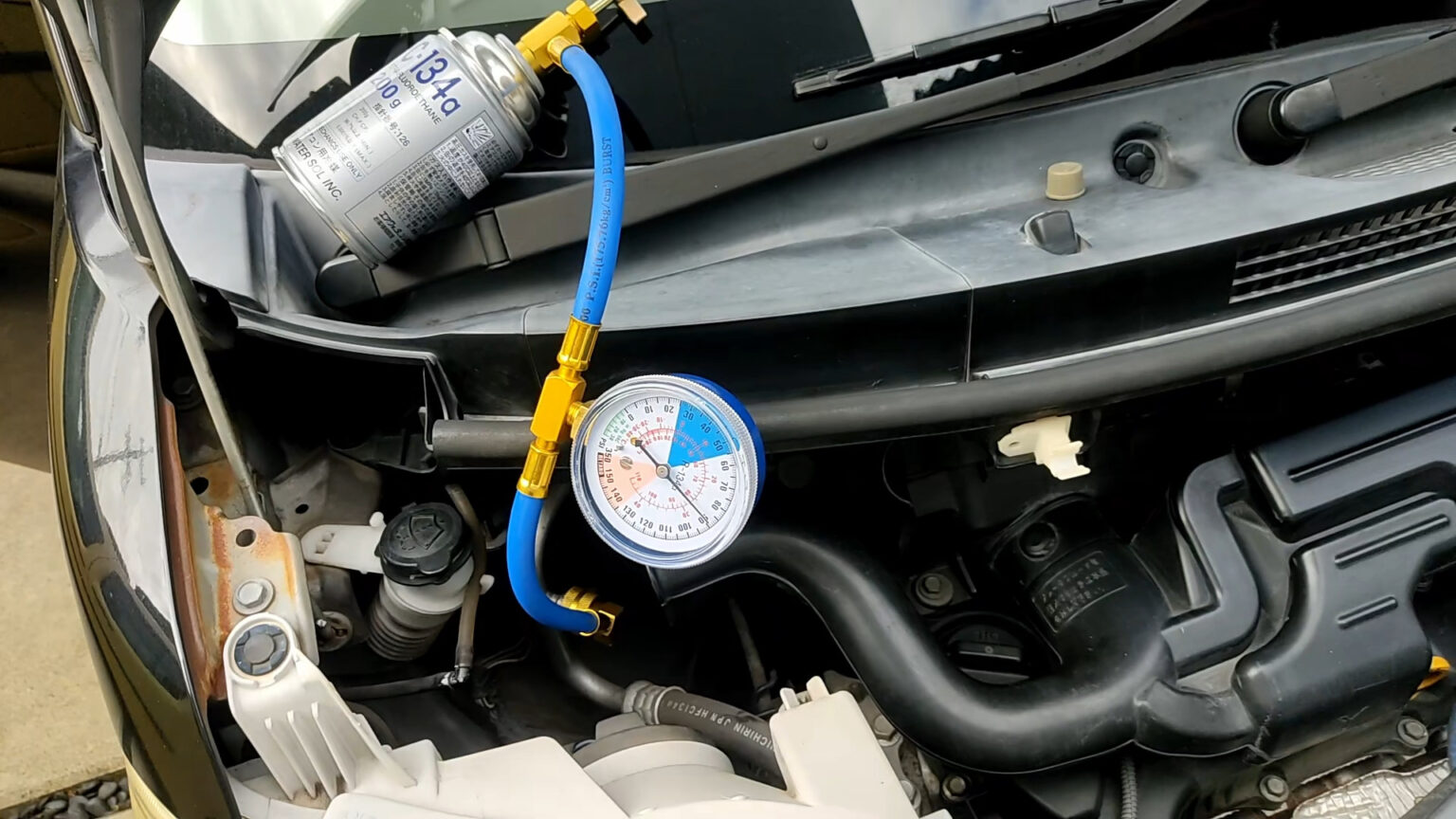 タント （DBA-L375S） エアコンガスと添加剤の補充方法 - Picoli Blog｜ピコリブログ