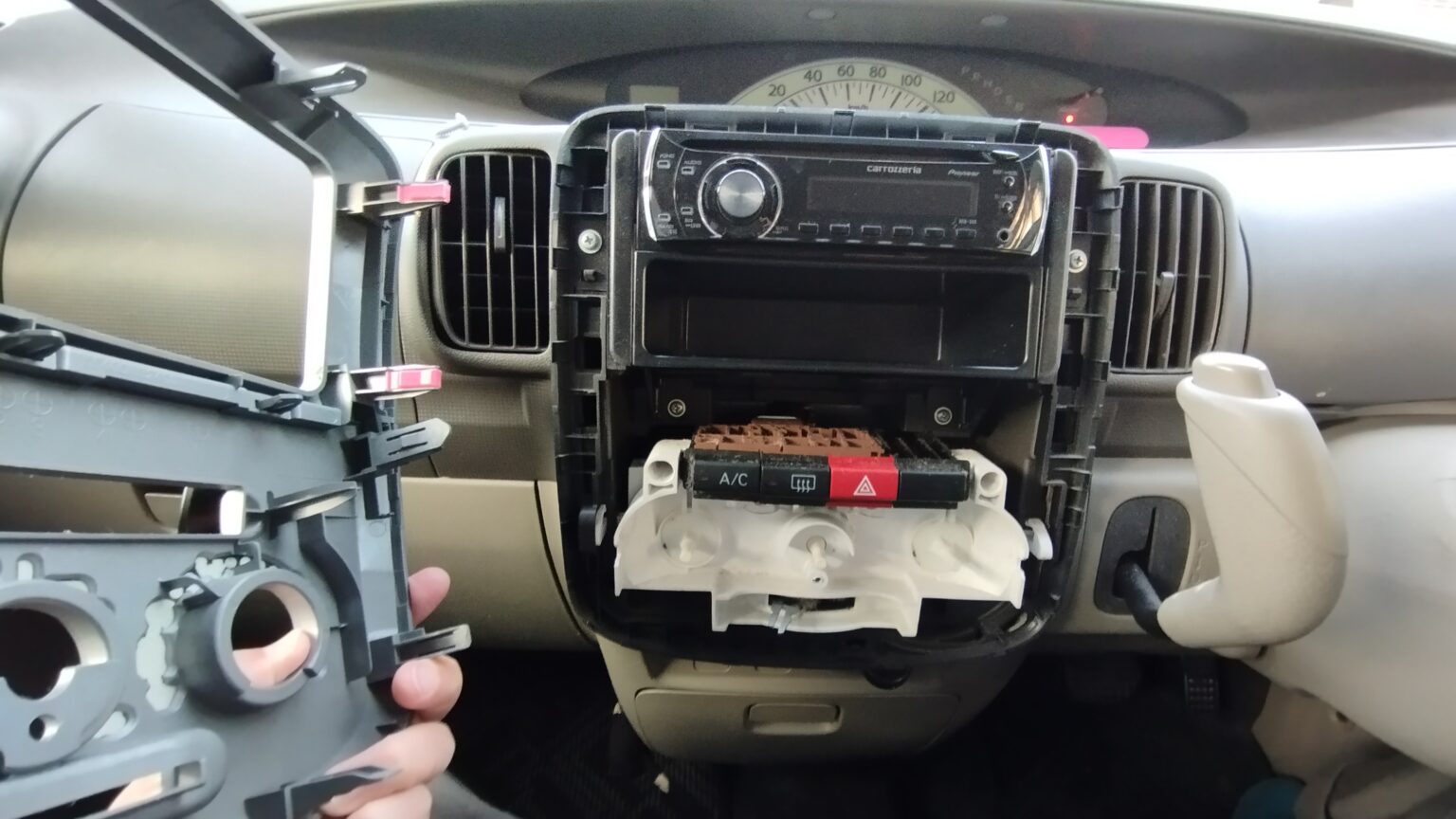 タント（DBA-L375S）素人でもできるオーディオパネルの取り外し方 - Picoli Blog｜ピコリブログ